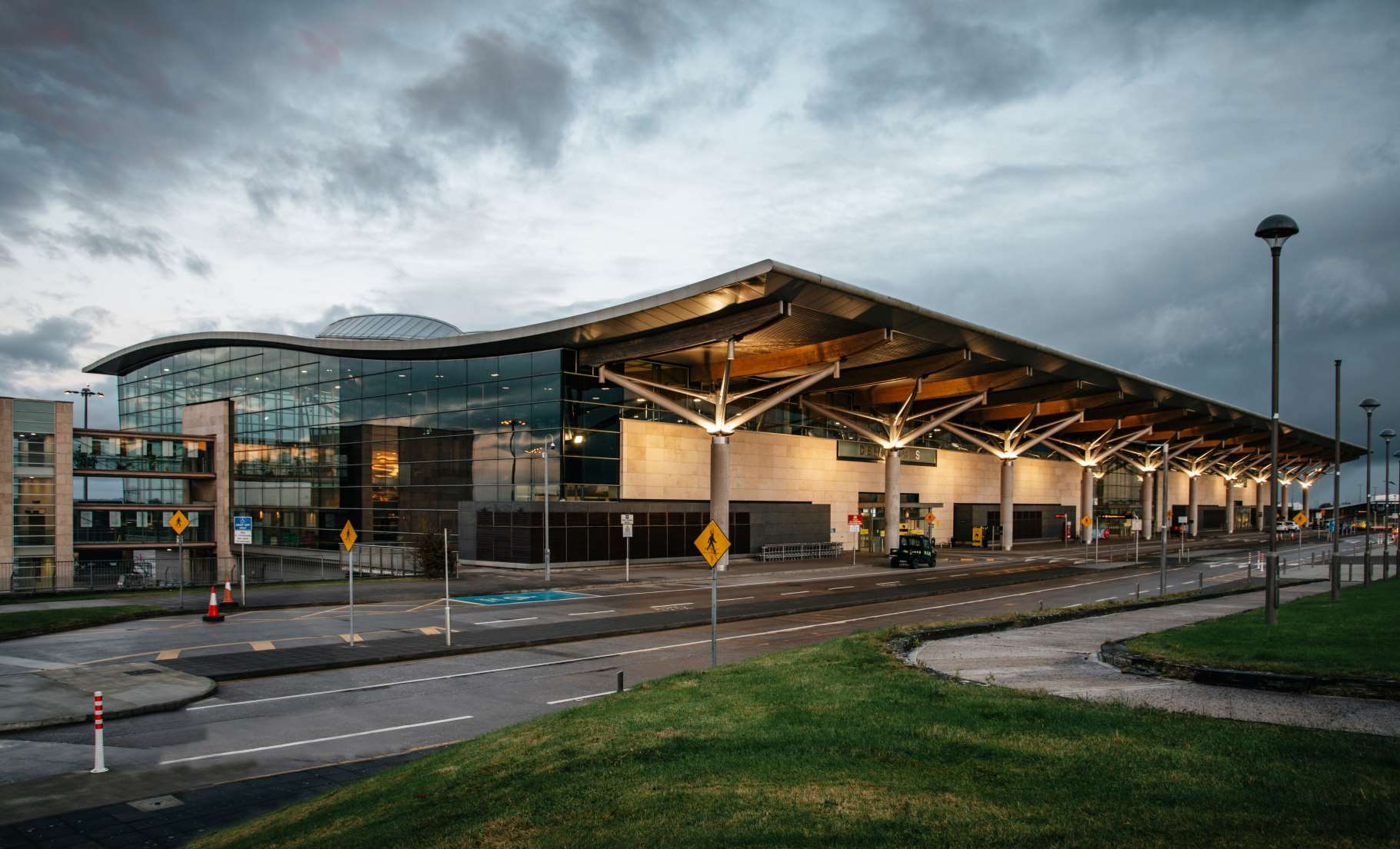 Explore | Urumqi Tianshan International Airport — Dragonpass